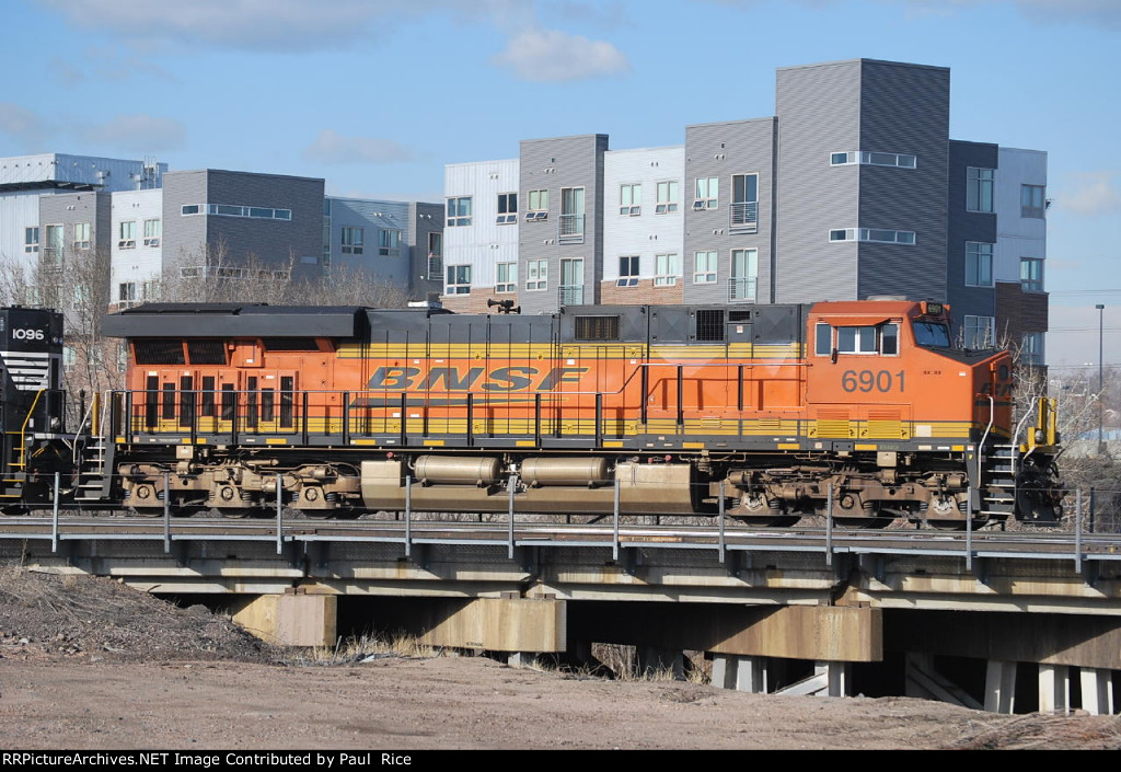 BNSF 6901